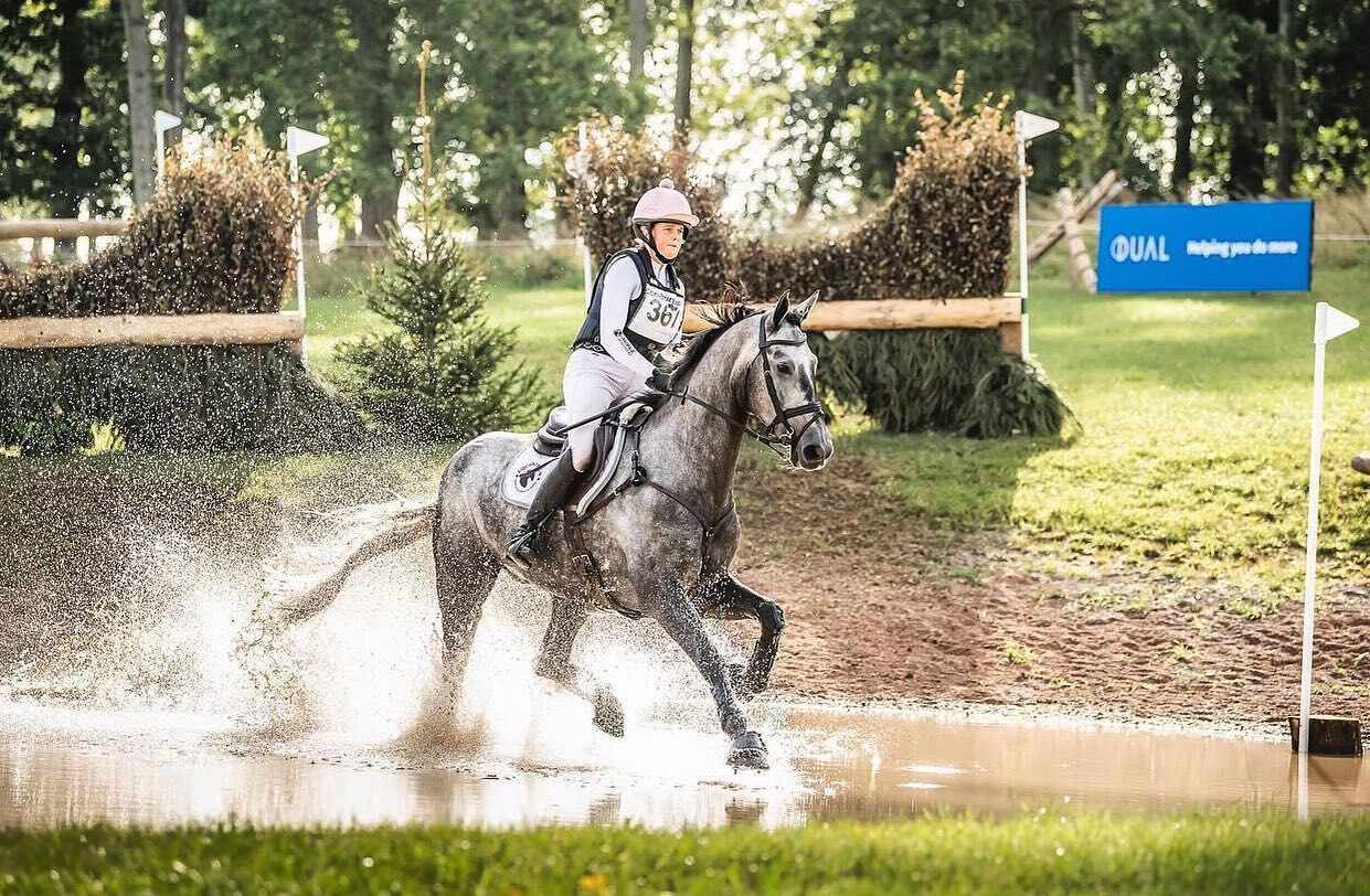 World No.1 takes the lead after the first day of dressage at Les 5 ...