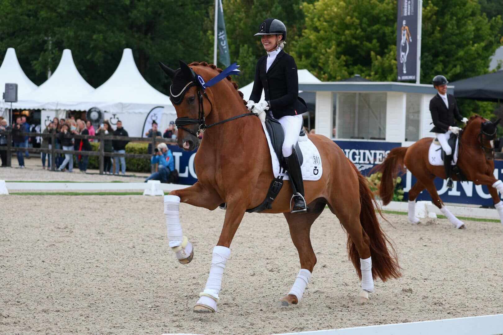 Simone Pearce named as guest rider at the Dutch Young Horse ...