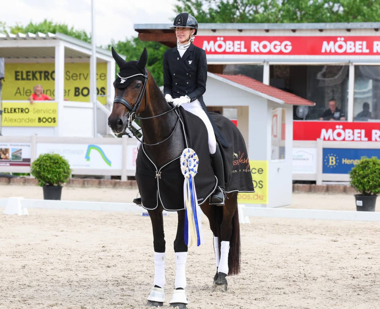 Simone Pearce continues winning streak - Equestrian Life